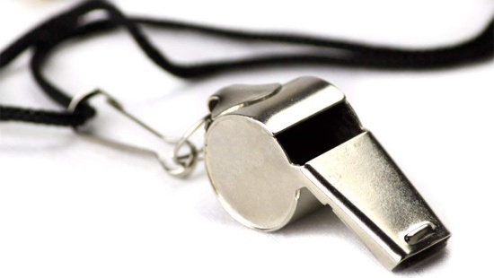 É correto usar um apito para disciplinar os alunos? | Nova Escola