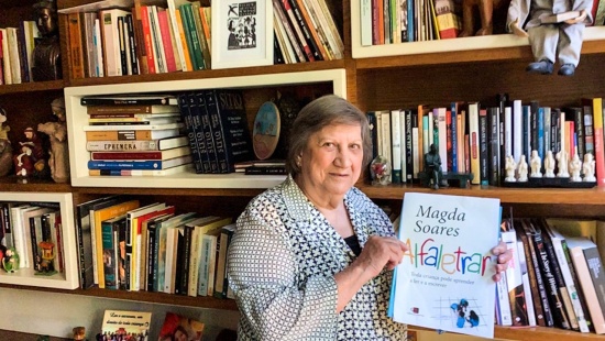 O legado de Magda Soares para a alfabetização e o letramento no Brasil ...